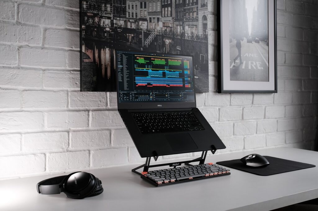 The Absolute Best Laptop Docking Stations: Must-Have Gadgets For Your ...