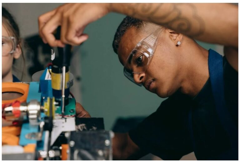 Types of Engineers You Need As a Smartphone Manufacturer - TechBullion