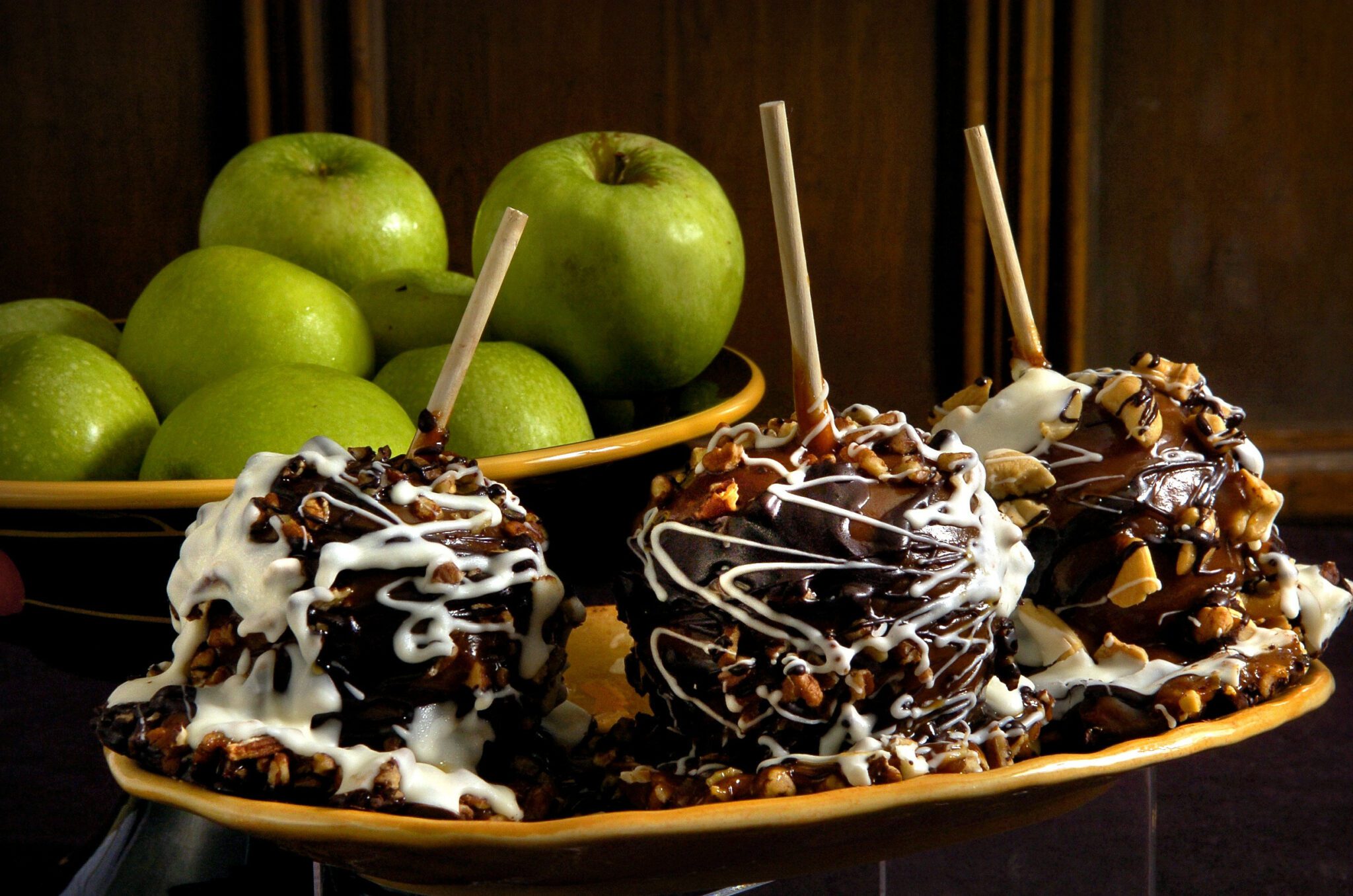 How To Make Gourmet Caramel Apples & Gourmet Candy Apples - TechBullion