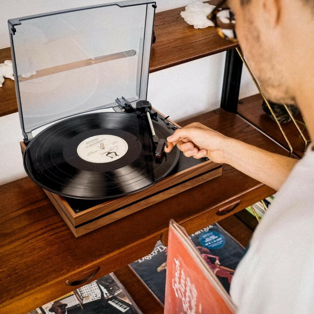 Retrolife R612 Review:It's a cool entry-level turntable - TechBullion