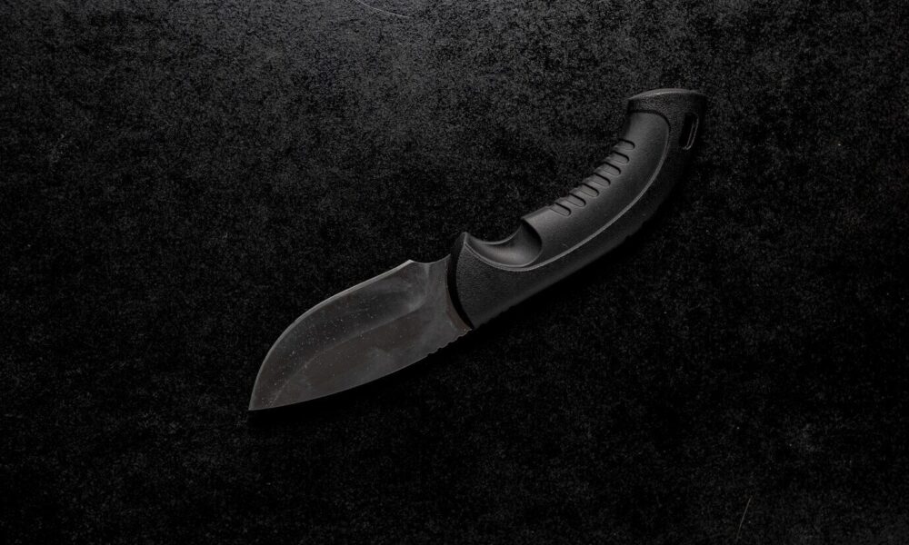 5 Survival Knife Hacks For Outdoor Enthusiasts