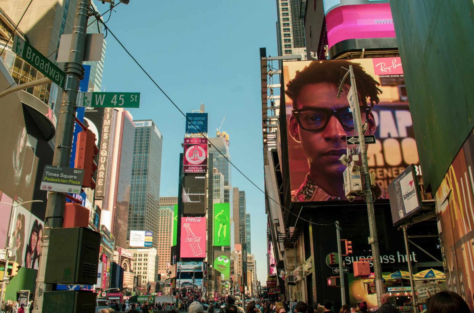 How Digital Billboards Blend Modern and Traditional Marketing Tactics ...