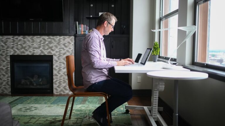 The Impact of Sedentary IT Jobs on Spinal Health - TechBullion
