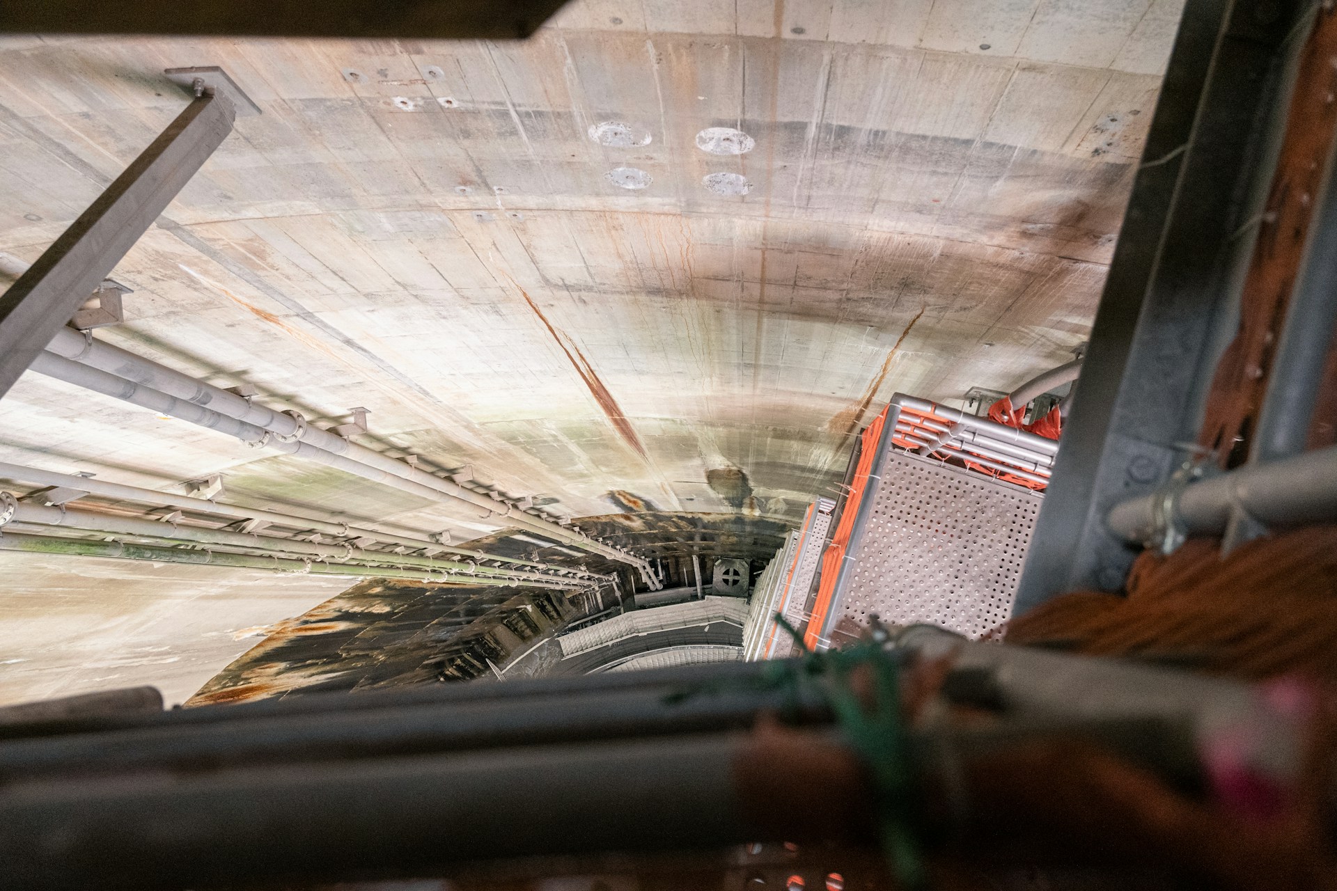 How Side Tippers Keep Bulk Material Haulage Moving on Large Projects